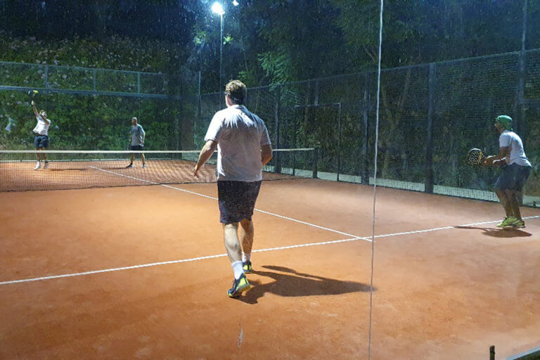 Padel : blessures courantes et prévention | IRBMS